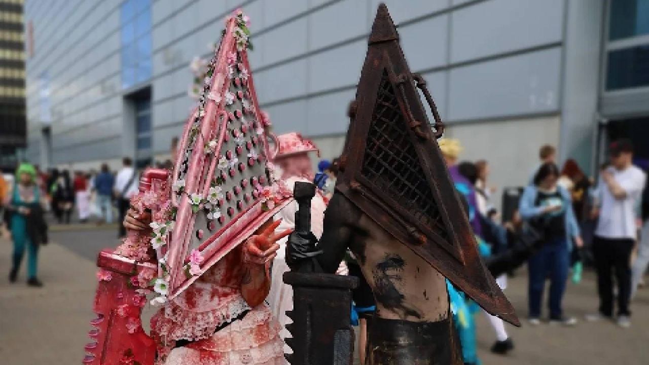 From Horror Icon to Pink Meme King: How Cosplayers Made Pyramid Head A ...
